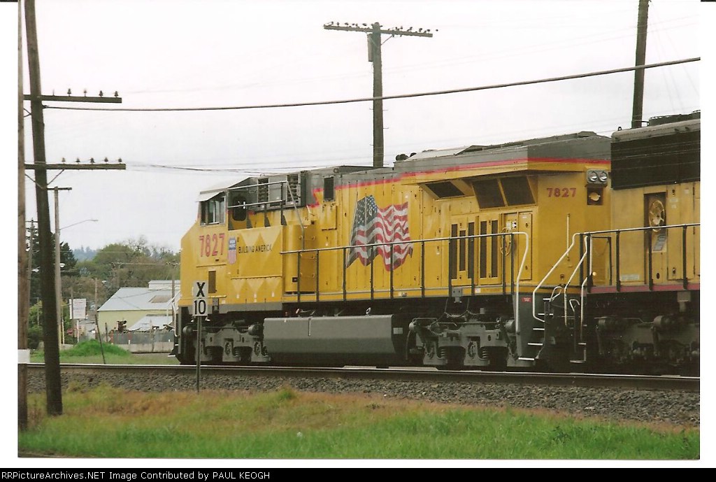 UP 7827 goes under the 10th St. bridge as she rolls south with a manifest train.